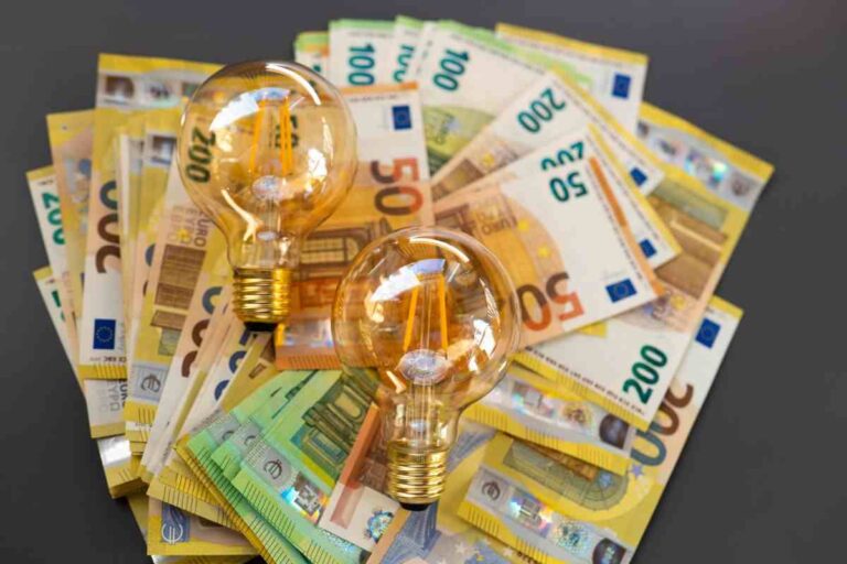 Luci accese in tutta casa e paghi zero | Il trucco geniale che ti ...