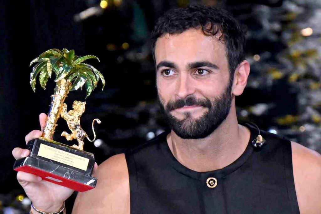 Marco Mengoni in coppia con una bionda da urlo: la prima uscita ...