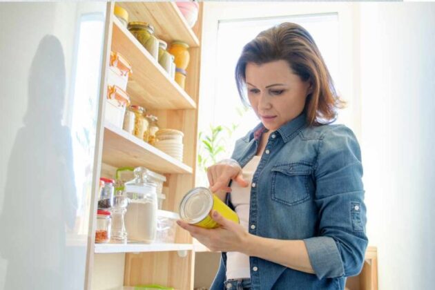 Cibi scaduti: ecco tutti i casi nei quali puoi mangiarli e risparmiare ...