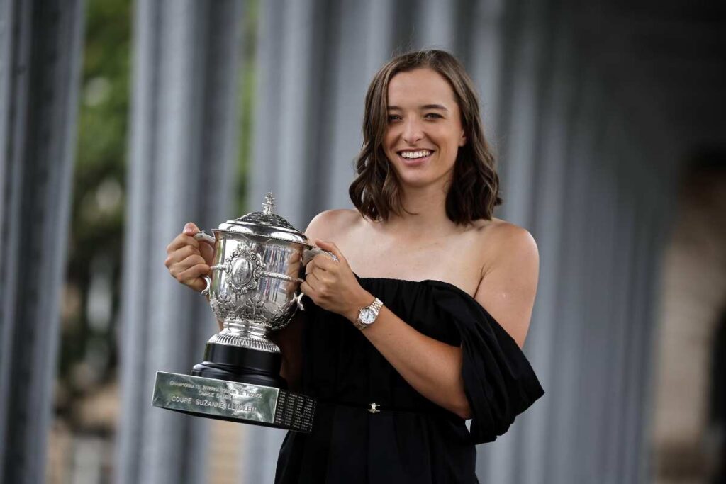 Iga Swiatek, chi è la regina del tennis femminile: età, foto, vita ...