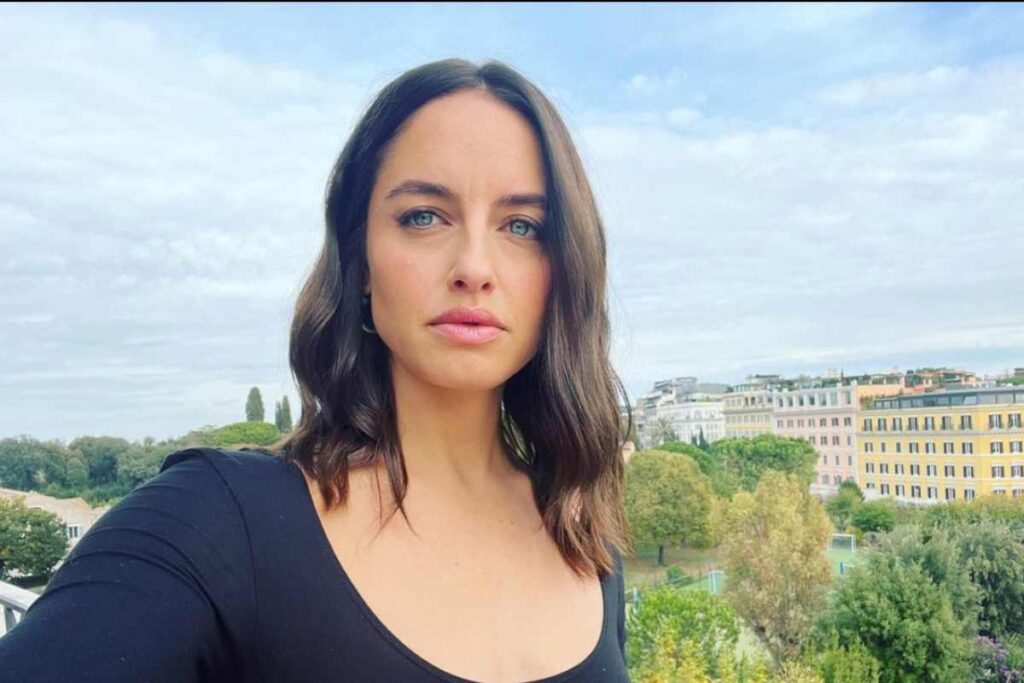 Gli stessi occhi e lo stesso sorriso: la mamma di Matilde Gioli a 60 ...